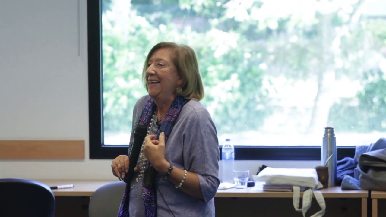 Conferencia "Una mirada hacia el futuro de la educación", Inés ...