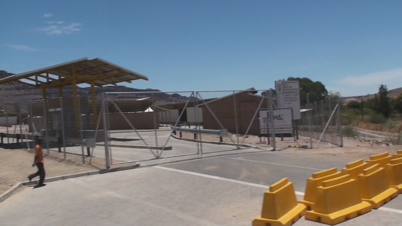 South Africa (N7), Namibia (B1) Vioolsdrif Border - YouTube