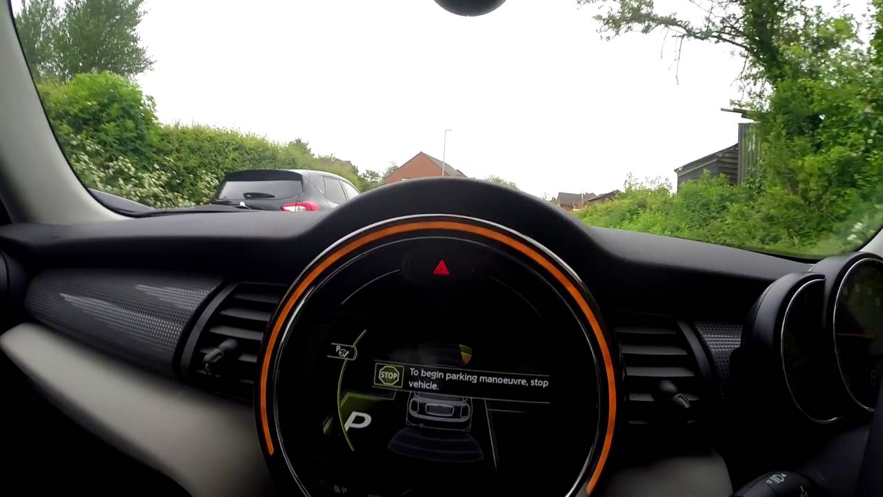 BMW Mini park assist - YouTube