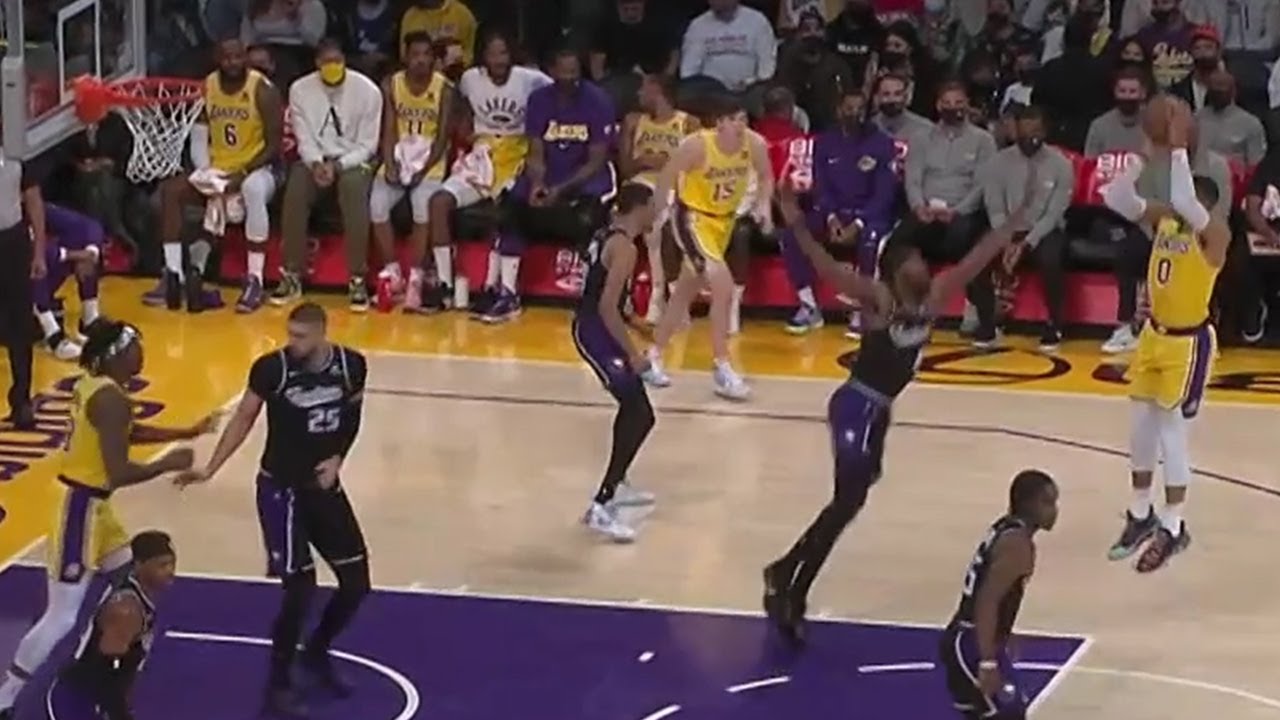 Westbrook with the perfect airball into Dwight's hands for the dunk 👌 ...