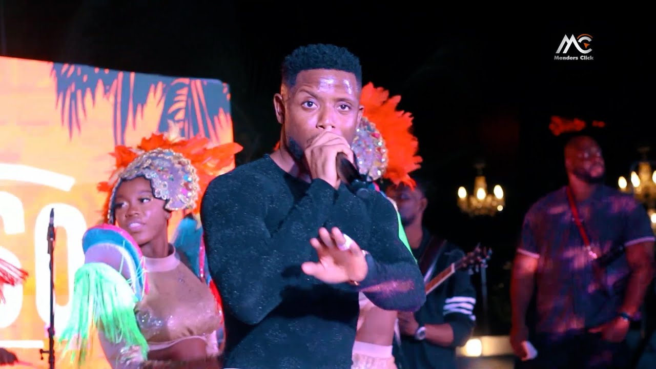 CHIKE FT MOHBAD - EGWU LIVE BAND PERFORMANCE WOWED EVERYONE - YouTube