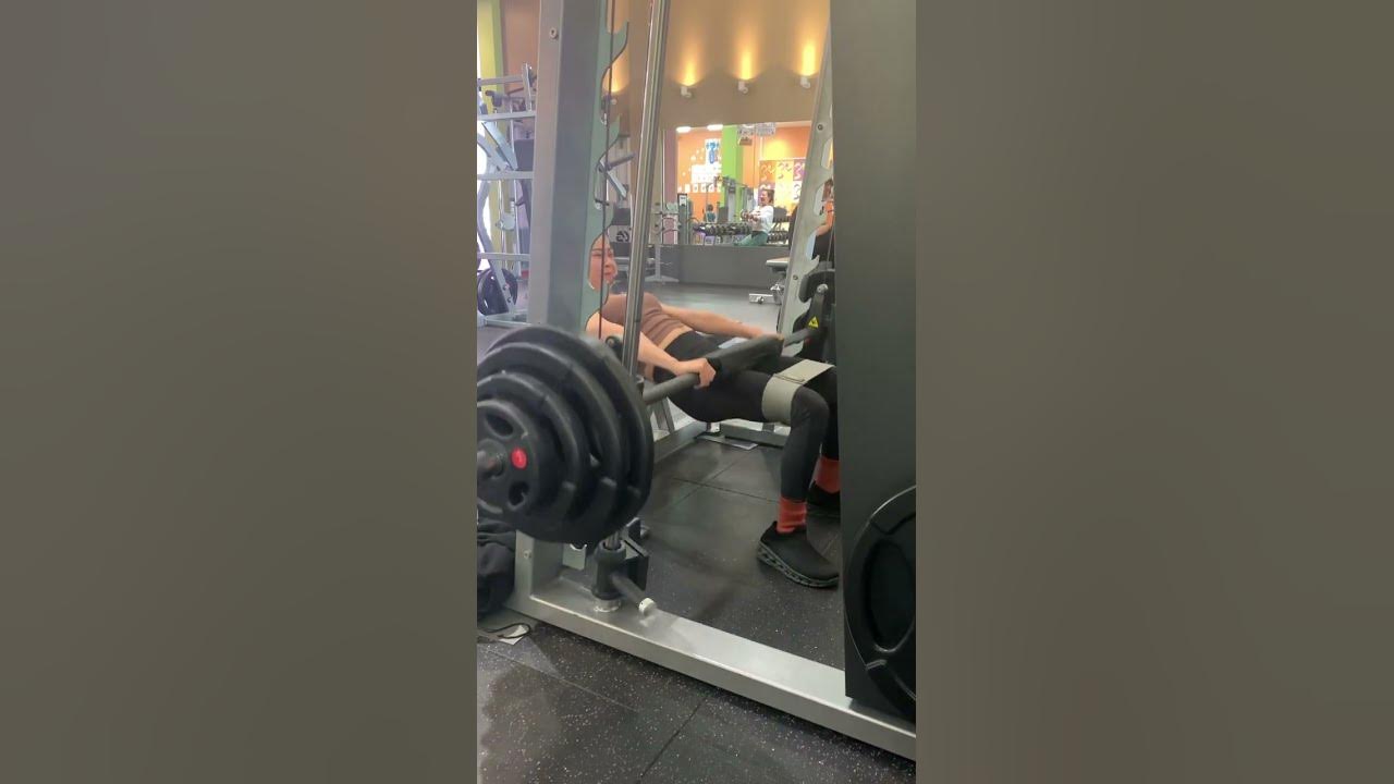 38kg女が110kgヒップスラスト挑戦 #筋トレ女子 - YouTube