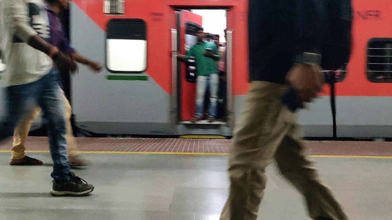 Vivek express @ coimbatore railway station - YouTube