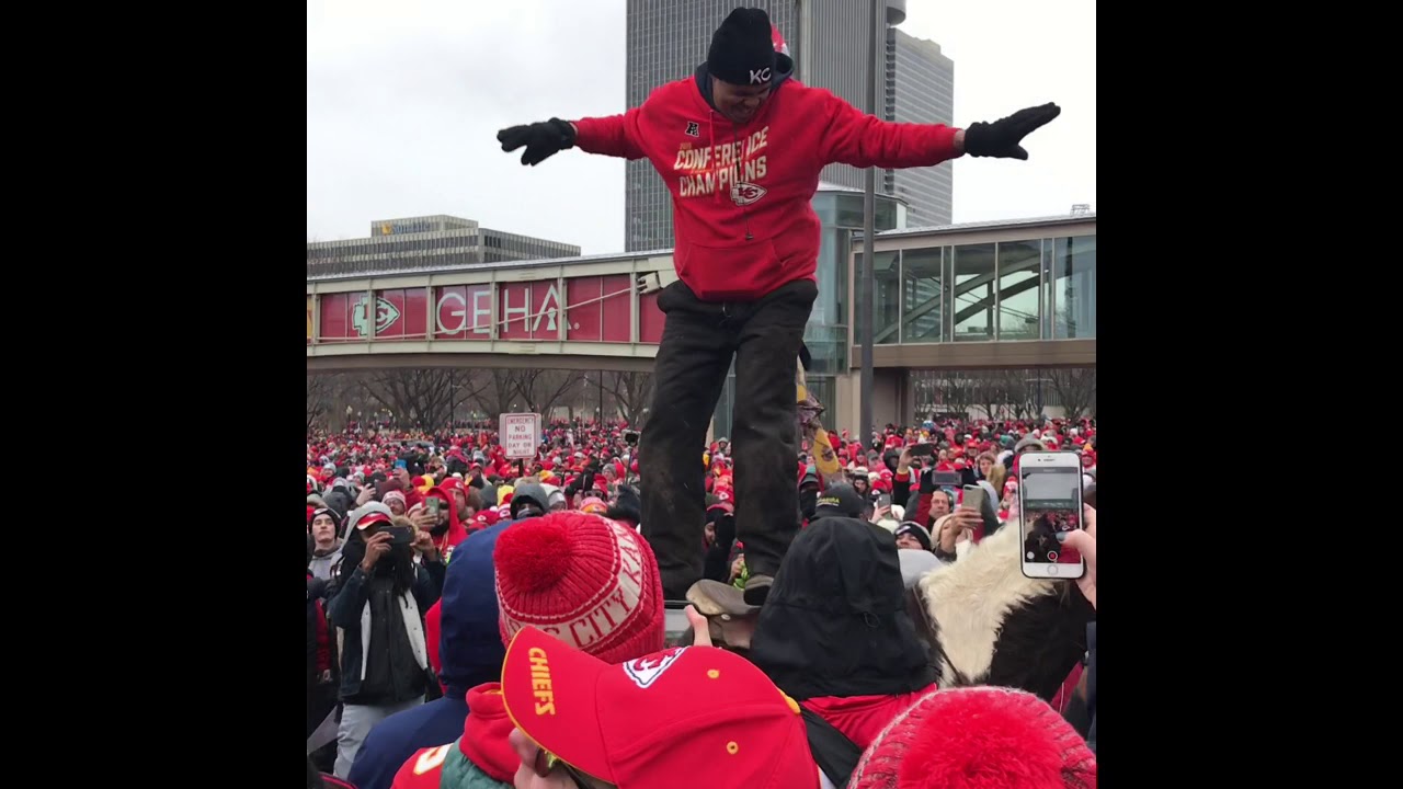 Chiefs fans celebrate “once in a lifetime” experience - YouTube