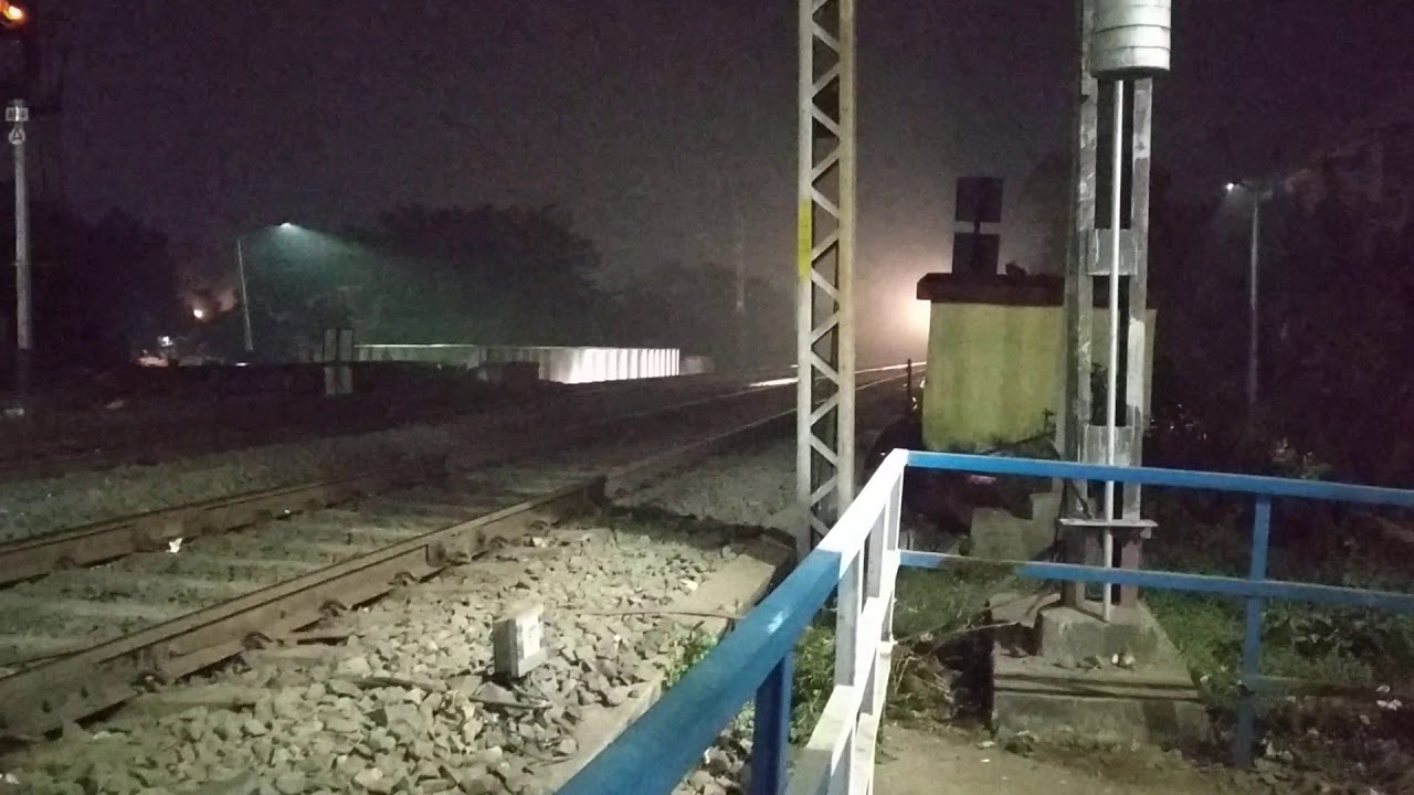 18409 Sri Jagannath express Howrah to puri - YouTube