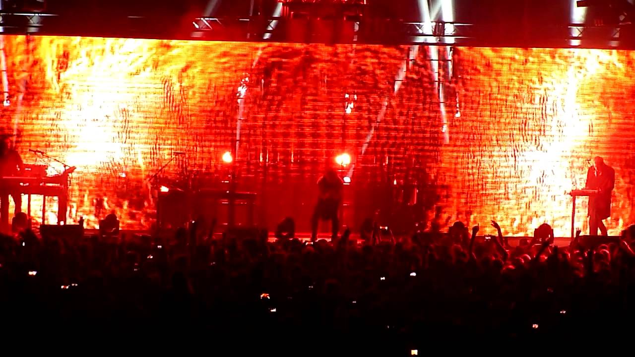Nine Inch Nails - Closer @ The O2 Arena, London, 23rd May 2014 - YouTube