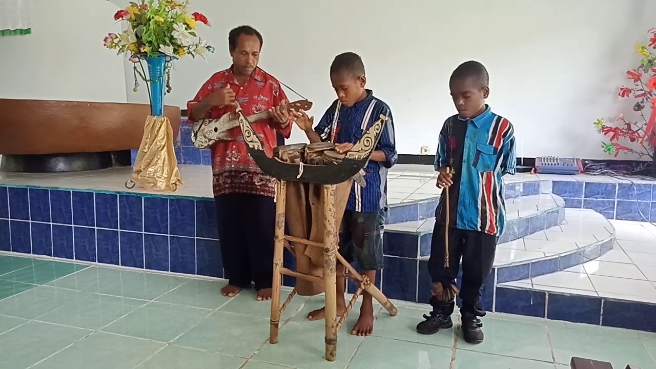 Group Musik Jemaat GKI EKLESIA WARI Klasis Biak Utara - YouTube