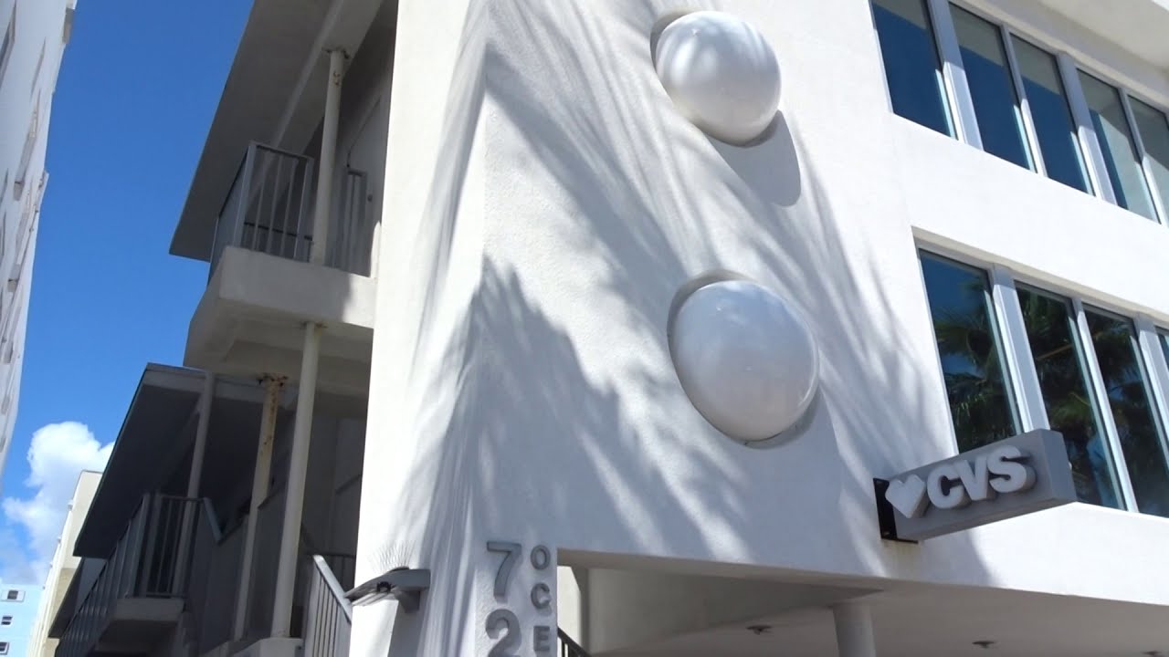 Scarface Filming Location (728 Ocean Drive, Miami Beach) Chainsaw Scene ...