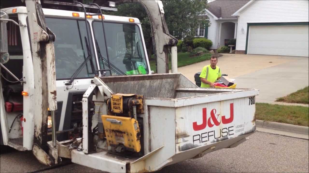 Summer Series 2013: J&J Refuse McNeilus FEL (Recycling) - YouTube