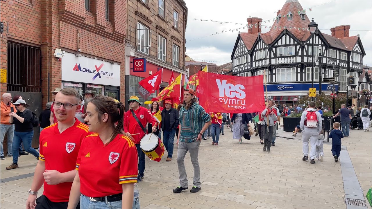 "March for Independence" in Wrexham town centre (higher res video 4K ...