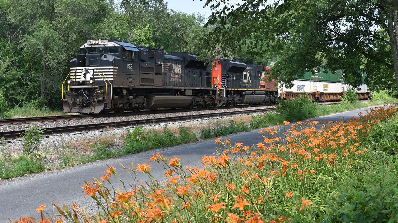 NS 1152 & CN 8938 Lead NS 224 - YouTube