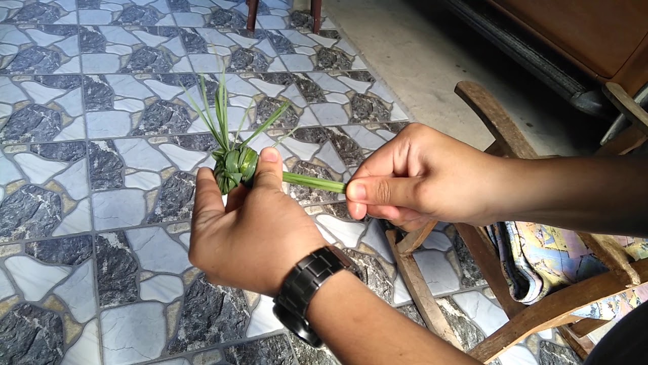 Paano magtali ng dahon ng tanglad | How to tie lemongrass - YouTube