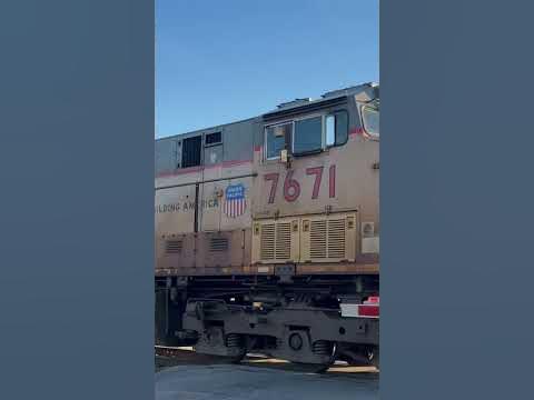 UP 8005 Leads Empty Coal Train #unionpacific #unionpacificrailroad - YouTube