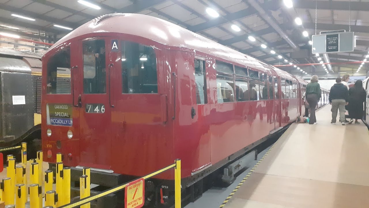 (Tour Trip) - London Underground - 1938 Stock - (Heritage Tube) - at ...