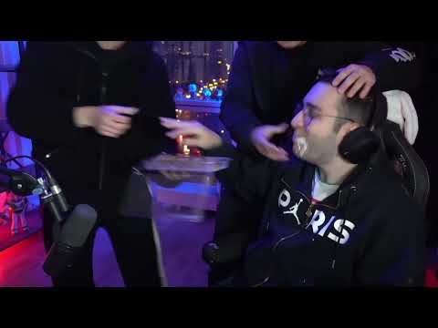 ERAY   EFES ERAYIN AĞZINA VERİYOR