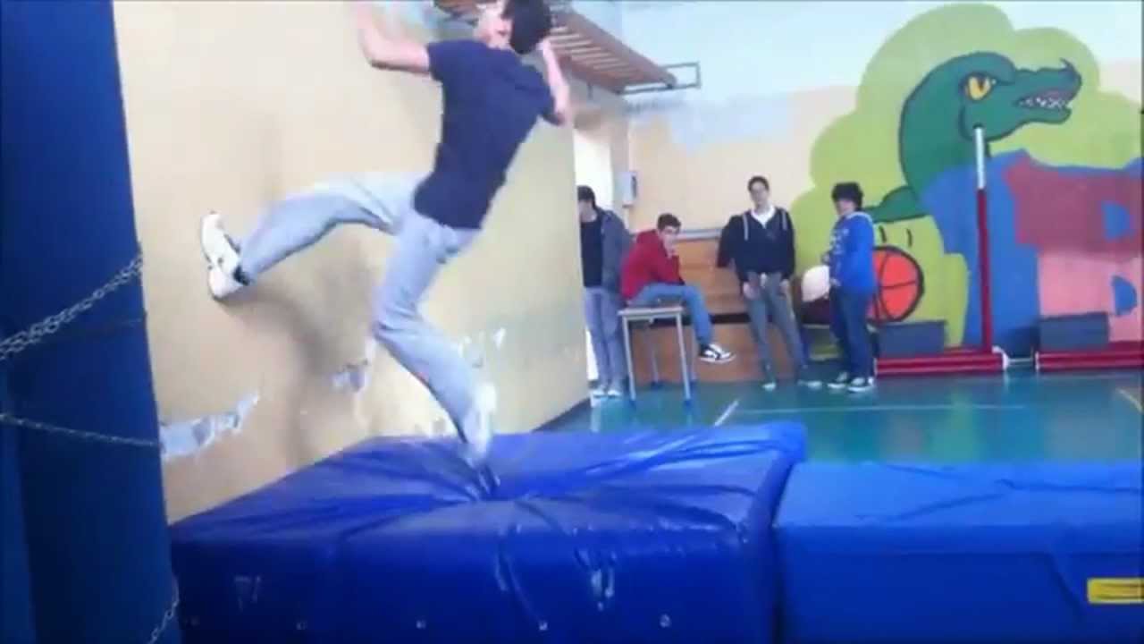 Urban Acrobat-trailer - YouTube