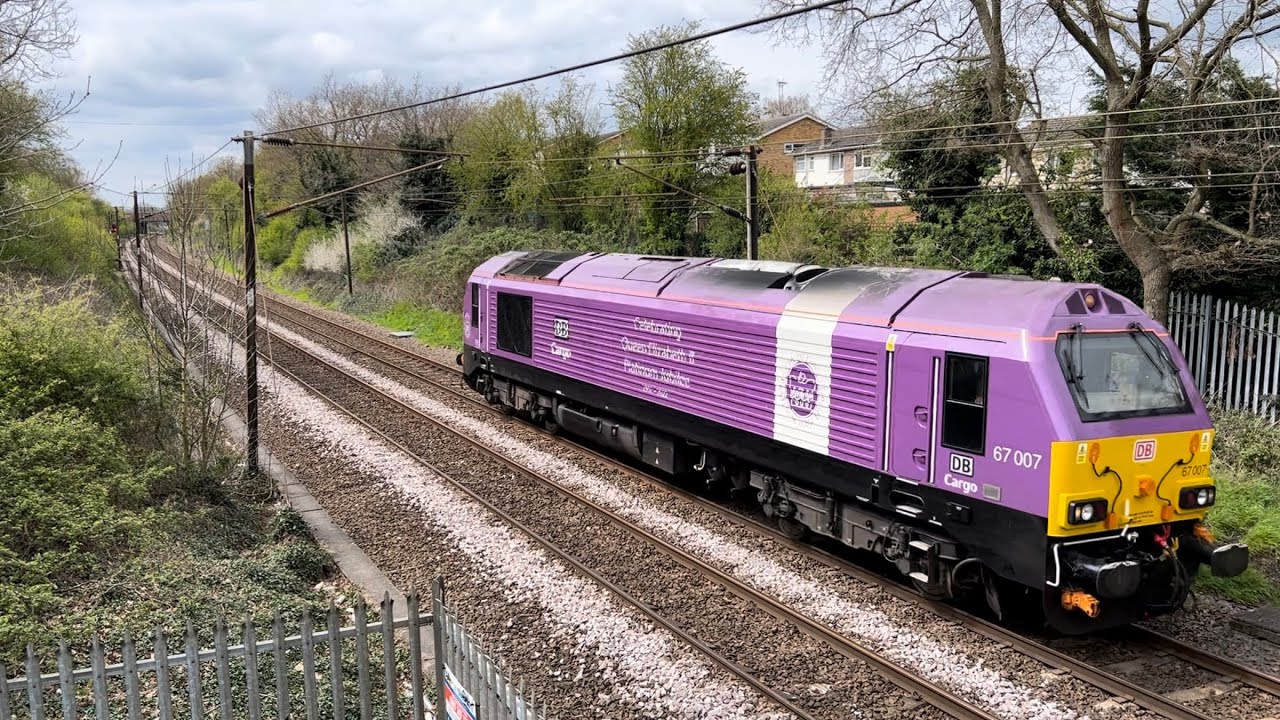 DB Cargo 67007 runs past St Dominics Road on 0Z33 - YouTube