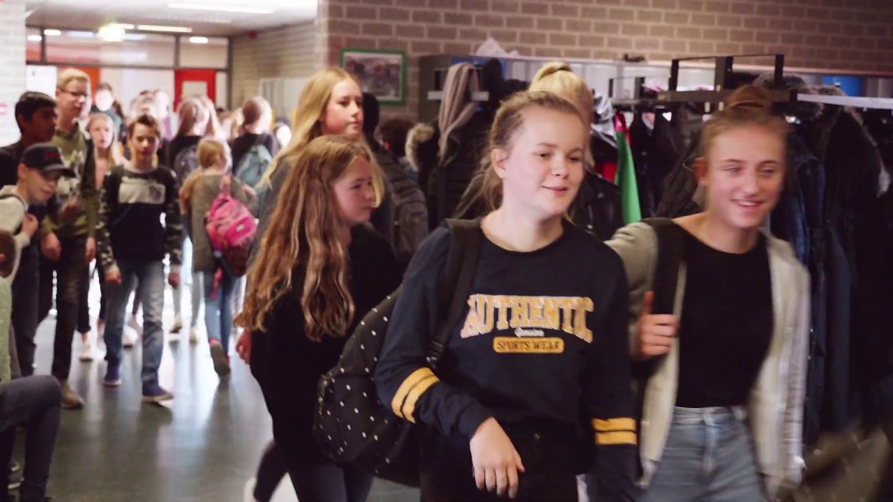 Gomarus College Magnolia: Identiteit - YouTube