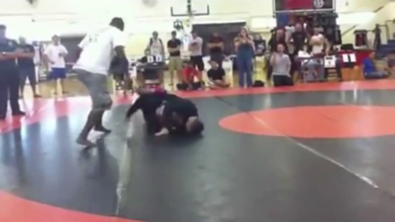 (WARNING: Graphic) BJJ Leg Break | Loud Sound - YouTube