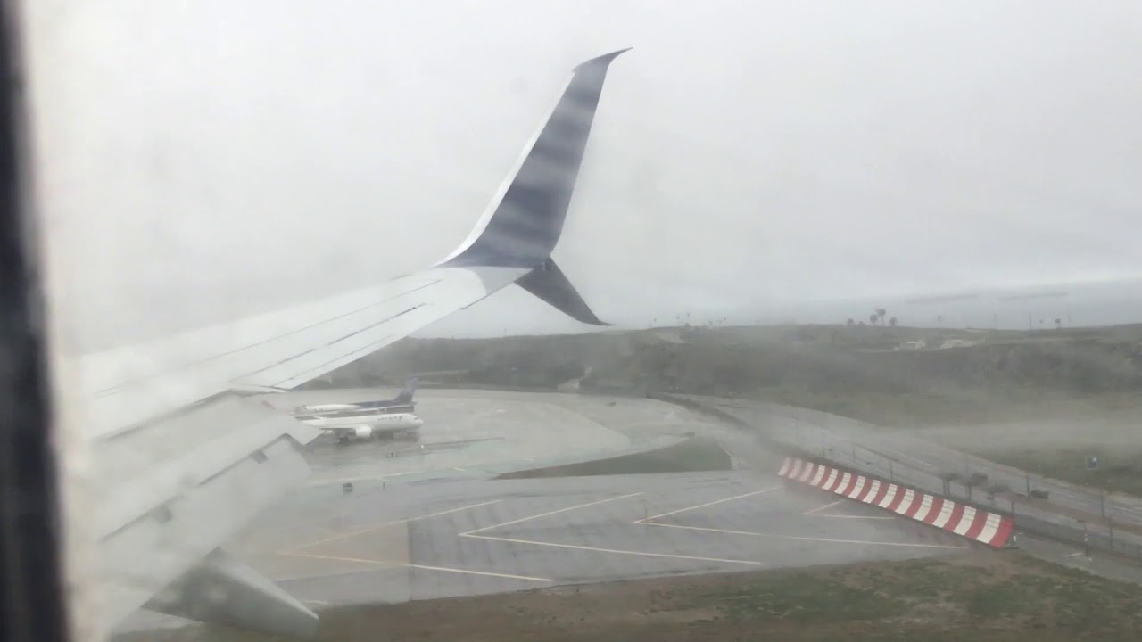 Delta 737-900er rainy landing in Los Angeles (LAX) - YouTube