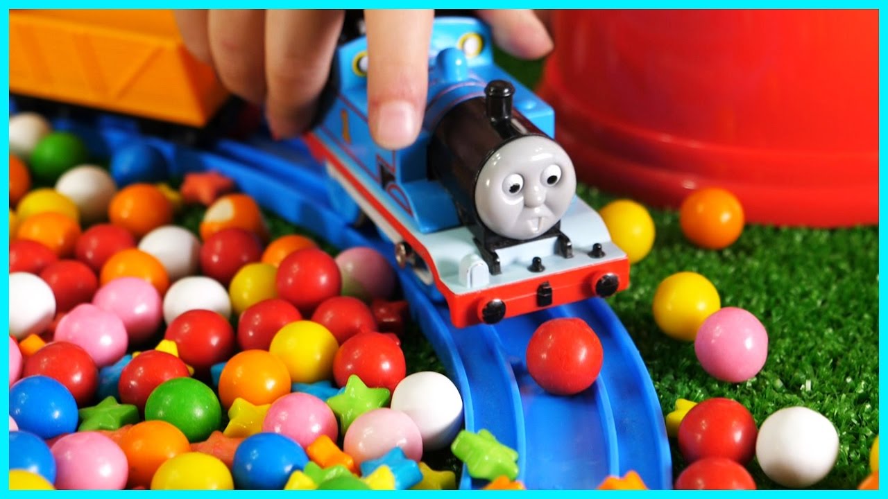 きかんしゃトーマスとガムボールいっぱい！ Thomas Train Toys and Gumball Machine - YouTube