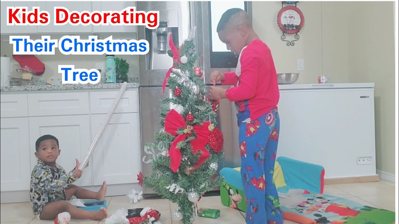 How to Teach Kids to Decorate a Christmas Tree | How to Decorate a ...