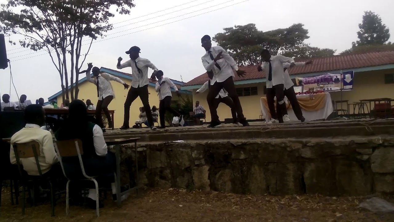 BreakDown Dance Club(Mavhudzi High School) @ Jacaranda Festival - YouTube