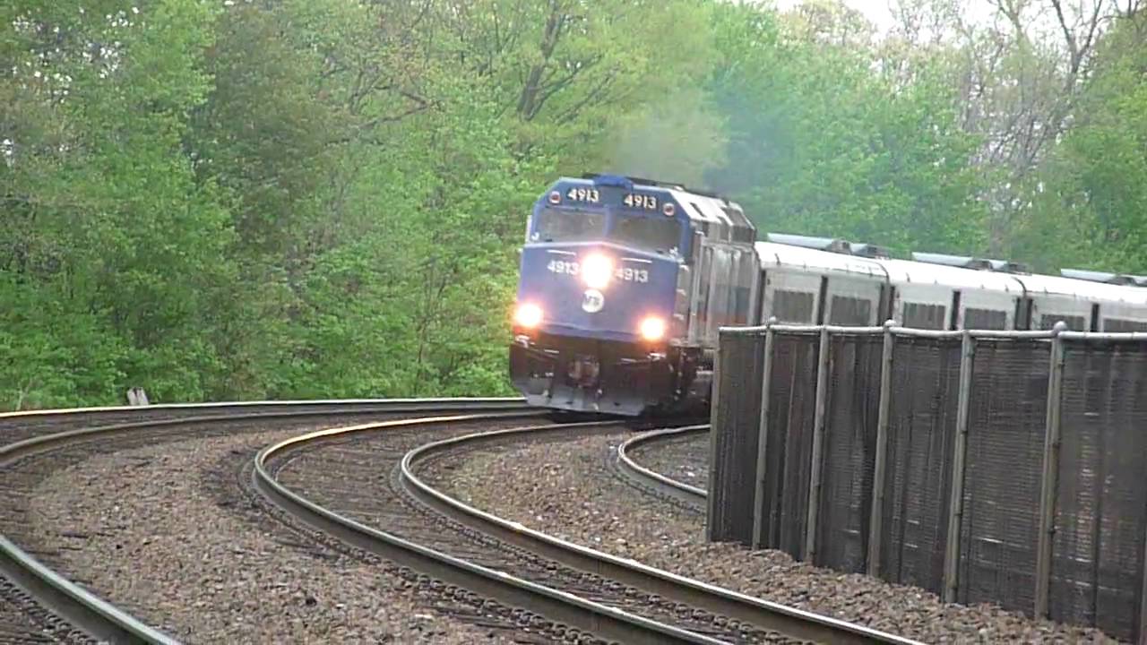 THE NEW F40!: Metro-North F40PH-3C #4913 Passing Through Ho-Ho-Kus | HD - YouTube