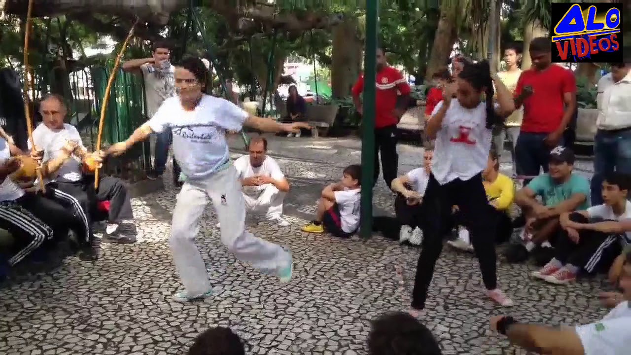 Brazilian capoeira dance fight - YouTube