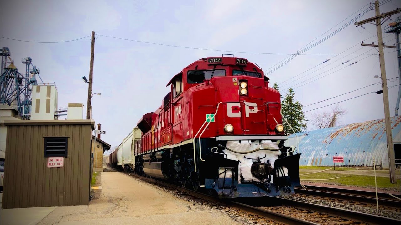 Action on the CP Watertown sub in Columbus!!! - YouTube