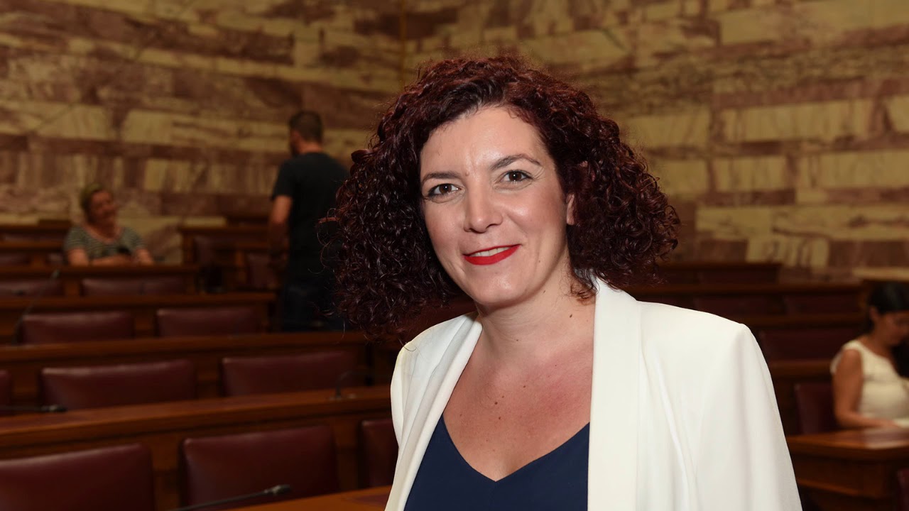 ΠΑΡΕΜΒΑΣΗ ΤΗΣ Μ. ΚΟΜΝΗΝΑΚΑ ΣΤΟ ΚΑΝΑΛΙ ΕΝΑ - YouTube