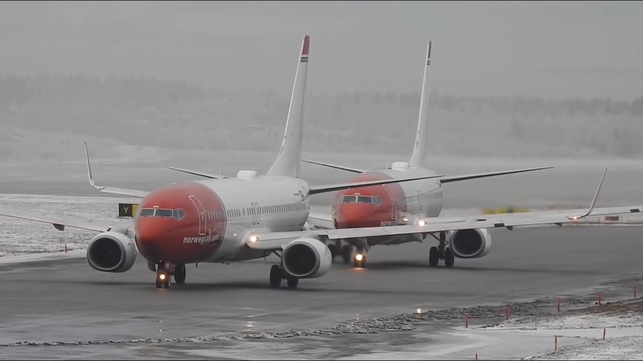 Norwegian Boeing737-800, Winter operations, Take off and landing at ...