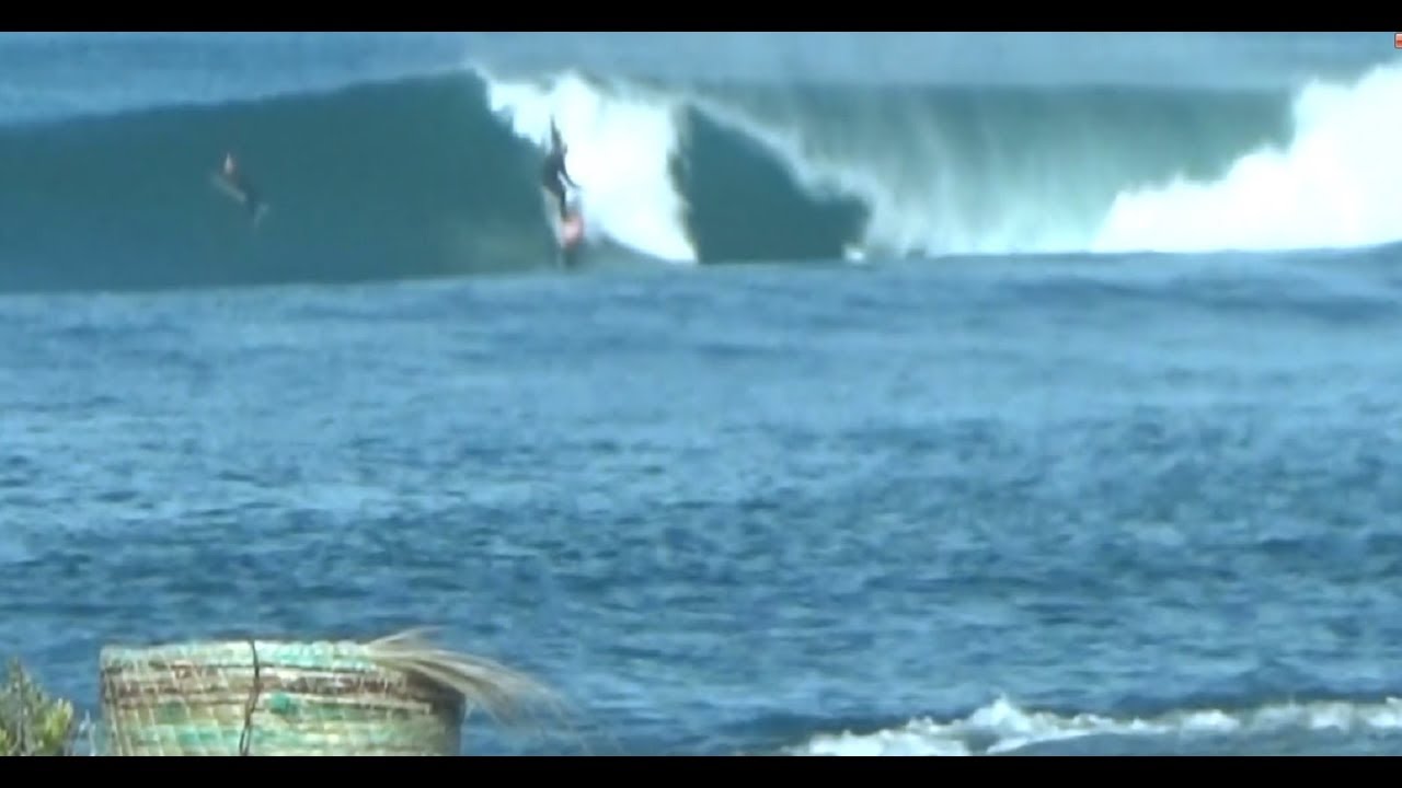 SURFING SAWTELL MURRAYS REEF OFF TRAPDOORS - "3 TO THE BEACH". - YouTube