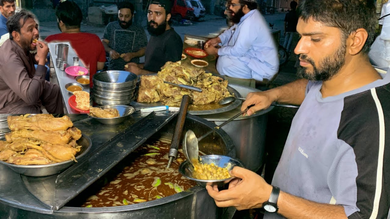 Local Cheap Street Food Breakfast Siri Paye | Authentic Chana & Chole ...