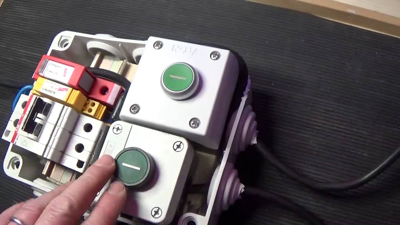 0155: 2 Bobine di Tesla pilotate dalla control box - YouTube
