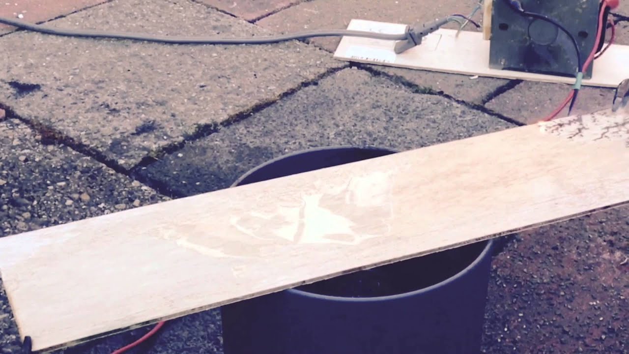 Making lichtenberg pattern (lightning on wood) - YouTube