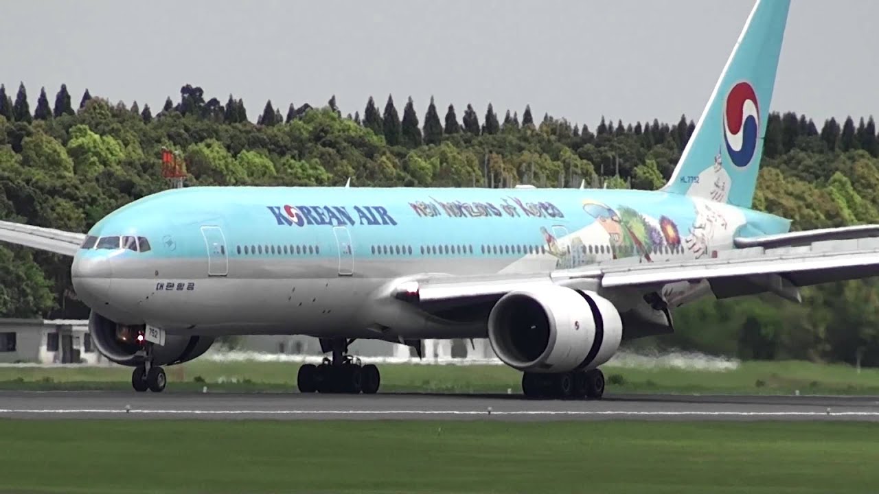 Korean Air Boeing 777-200ER HL7752 Landing at NRT 34R - YouTube