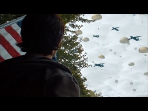 Dream: Similar Scenes of “Red Dawn” (2012) 🇰🇵 Paratroopers