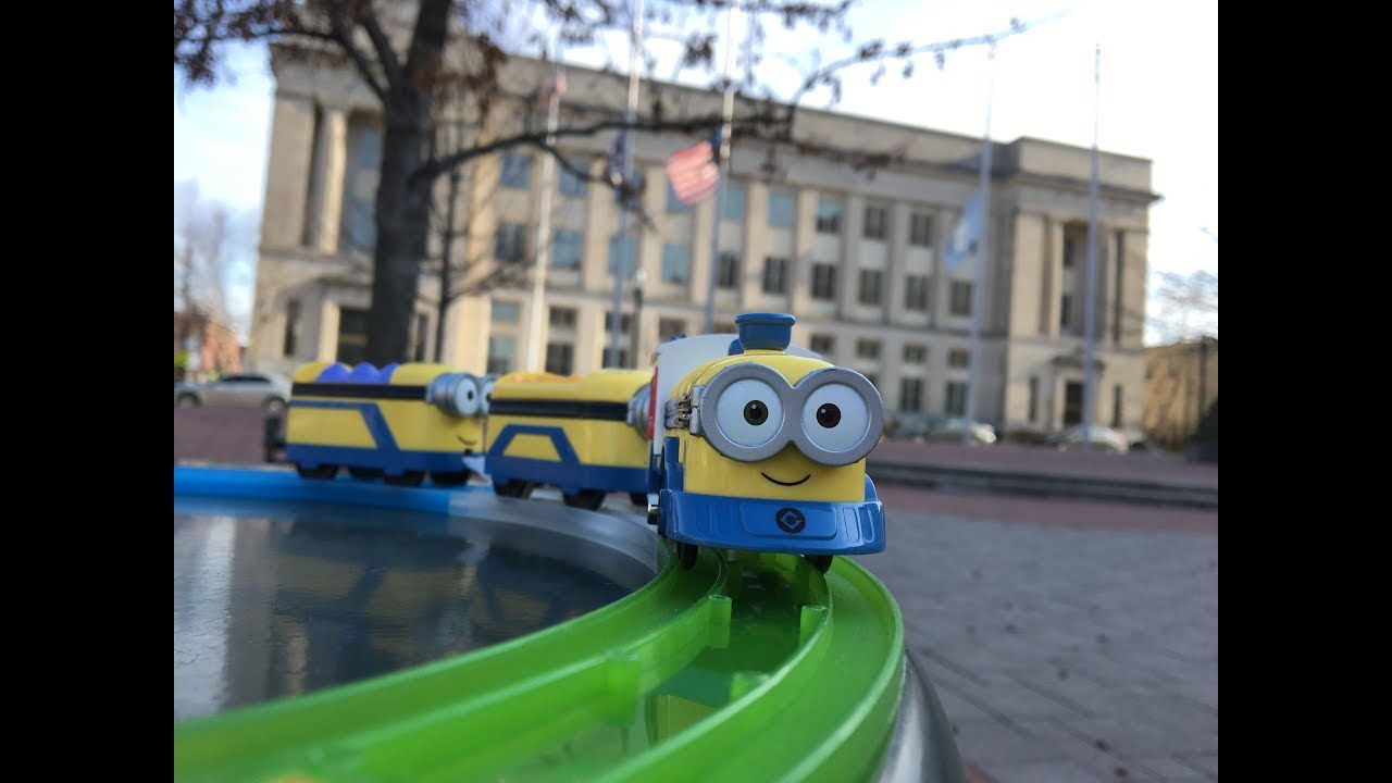 Tomy Plarail Dream Railway Despicable Me Minions Talking Train visit ...