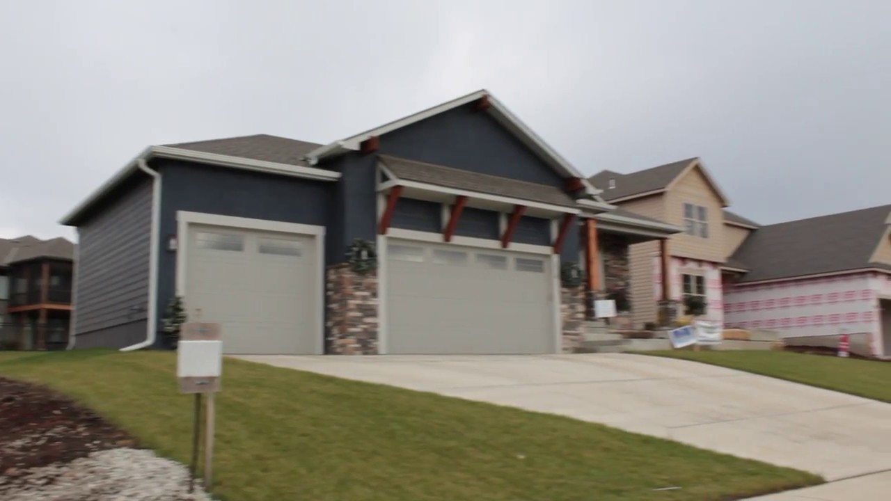 Holiday Homes Tour in Lawrence Kansas | Look inside Kanza Drive - YouTube