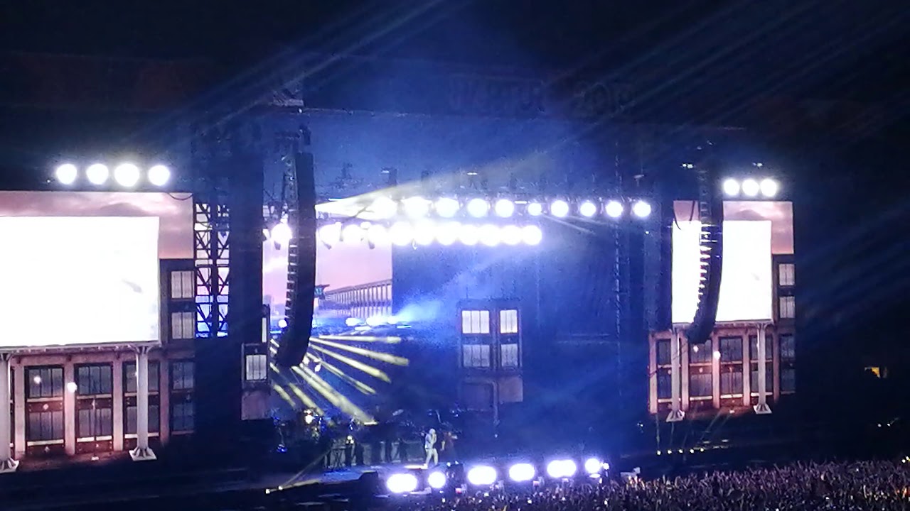 Eminem performs Rap GOD Melbourne in front of 80,000 - YouTube