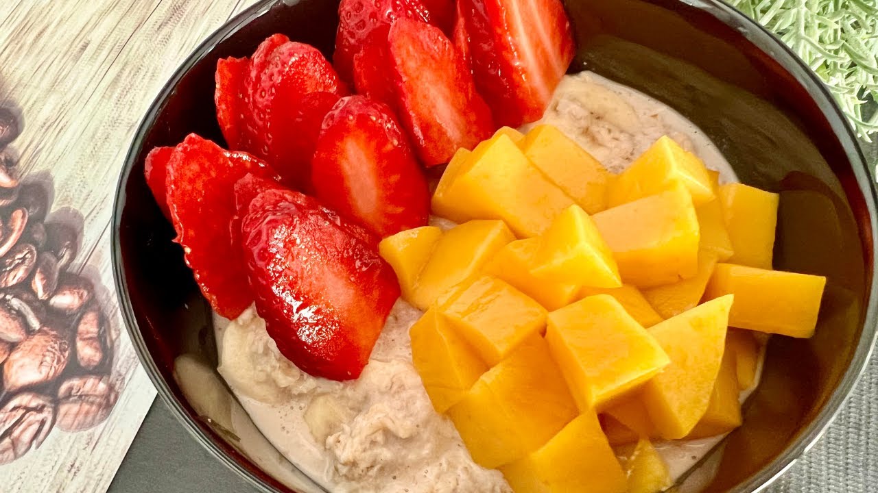 Oats Breakfast With Bananas, Strawberries And Mango Healthy Breakfast ...