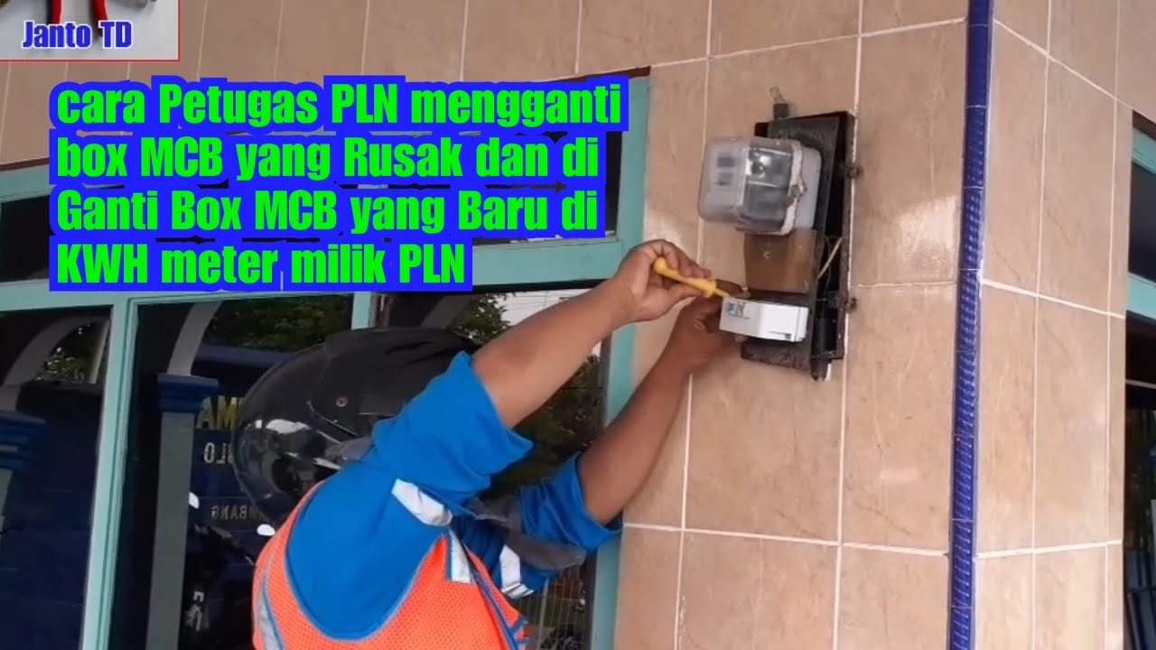 cara Petugas PLN mengganti box MCB yang Rusak dan di Ganti Box MCB yang ...