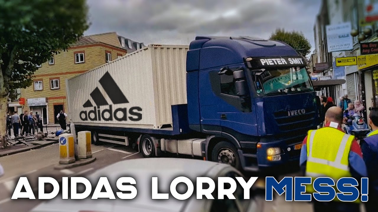 UNBELIEVABLE UK LORRY DRIVERS | Turn Attempting Fail, HGV Motorway ...