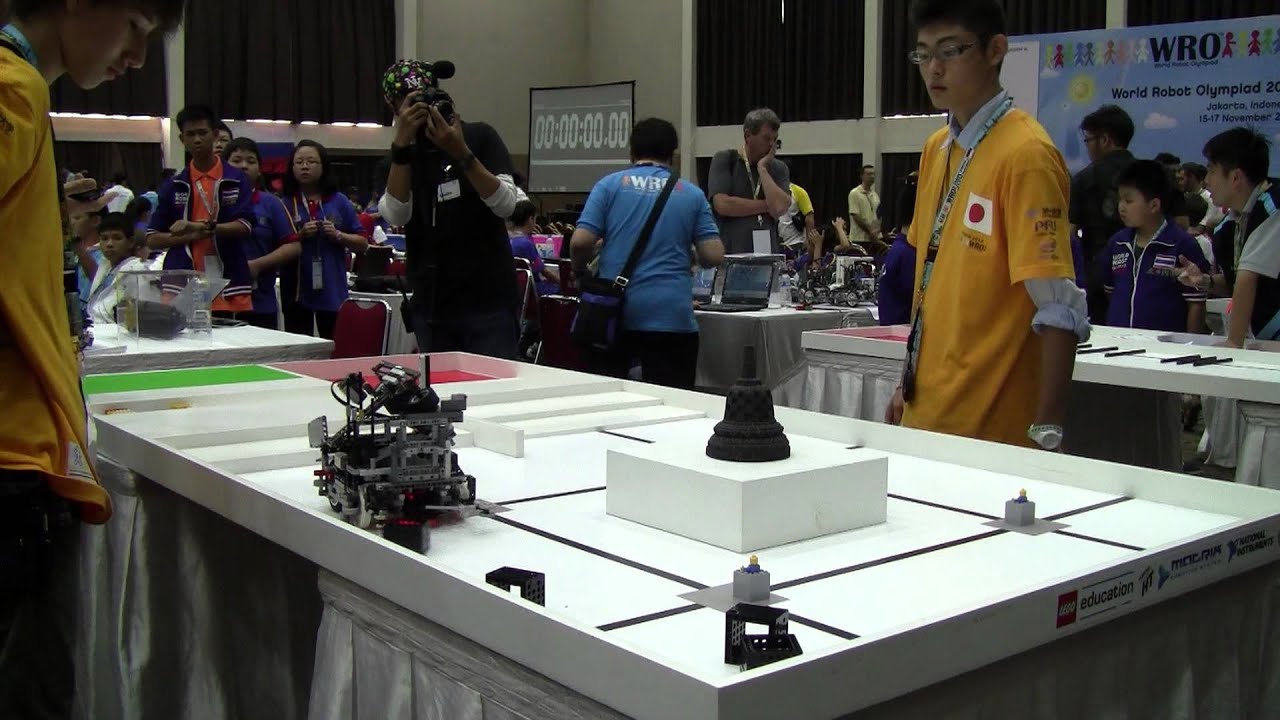 robotics X WRO 2013 Indonesia in the final round #2 - YouTube