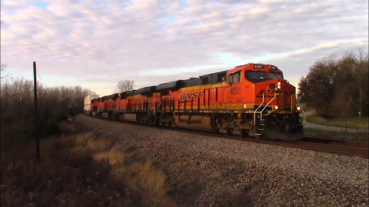 Eastbound BNSF “Q” Sweeps the Curve in Ancona, IL!! - YouTube