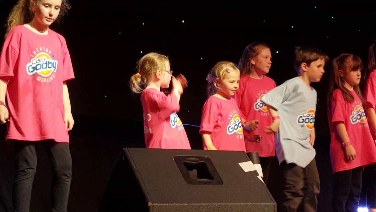 Alyssa dancing on stage! - YouTube
