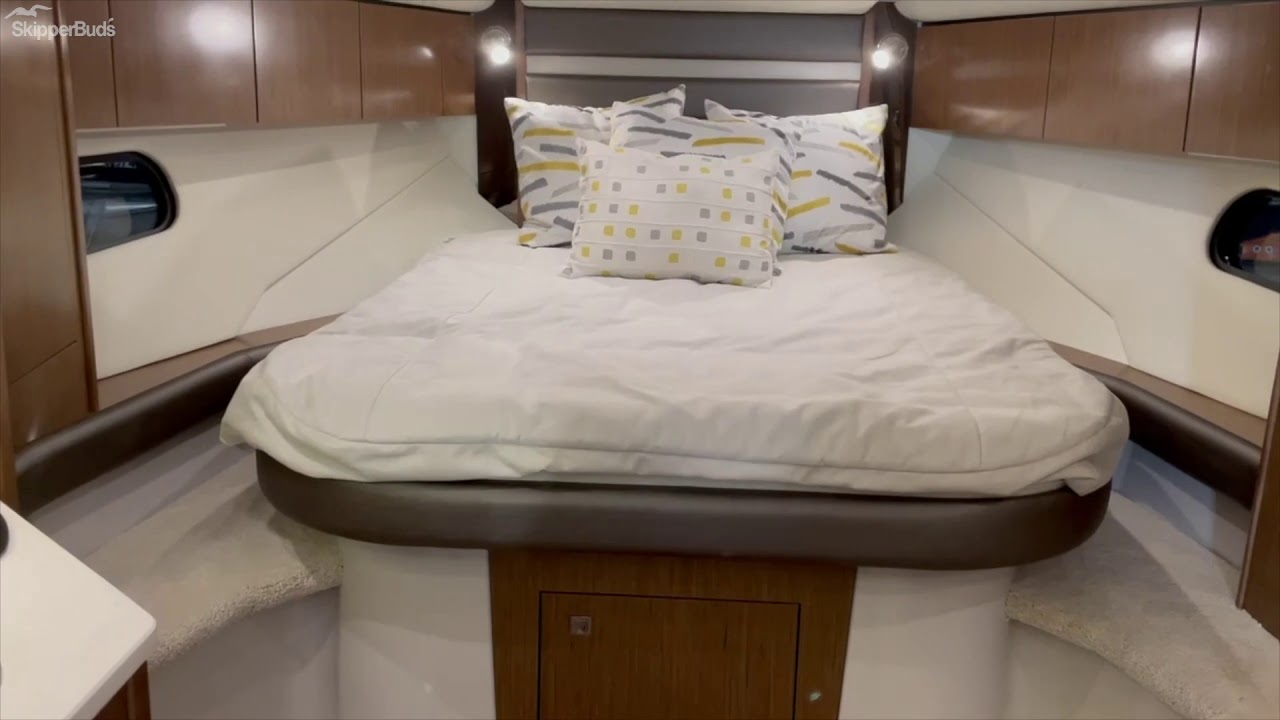 2021 Cruisers Yachts 35 Express - YouTube
