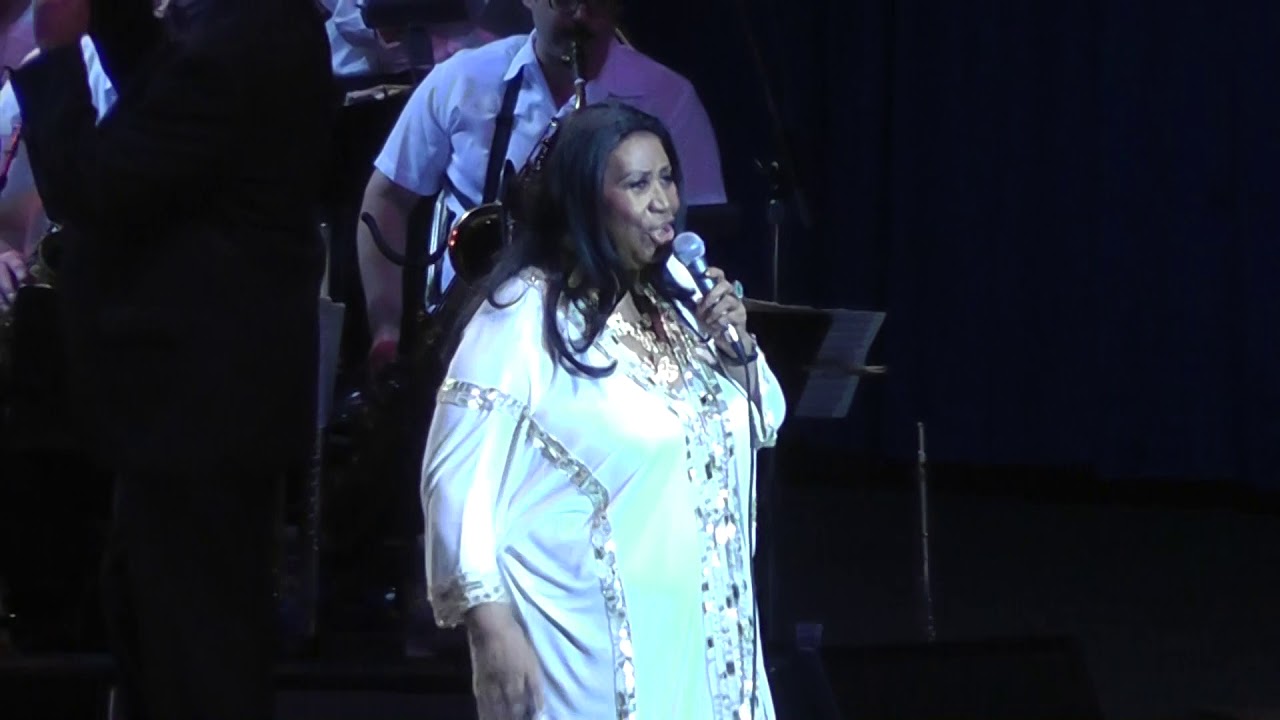 Aretha Franklin - Freeway Of Love live 07/27/2011 Nikon at Jones Beach ...