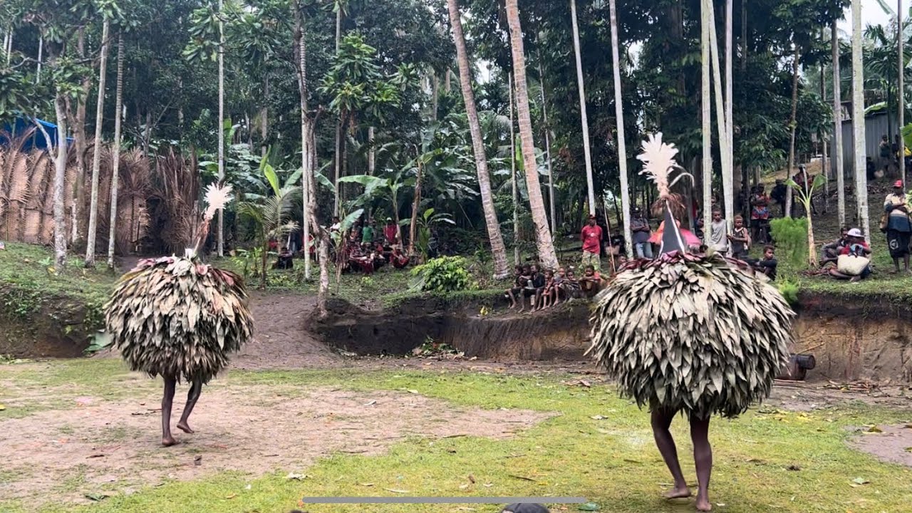 Tubuans dancing at Kuraip Village, NCR, Rabaul - YouTube